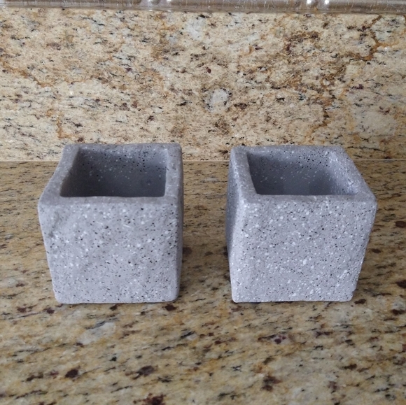 Bright Ideas | Other | New Bright Ideas Pair Or Stone Look Ceramic Like ...
